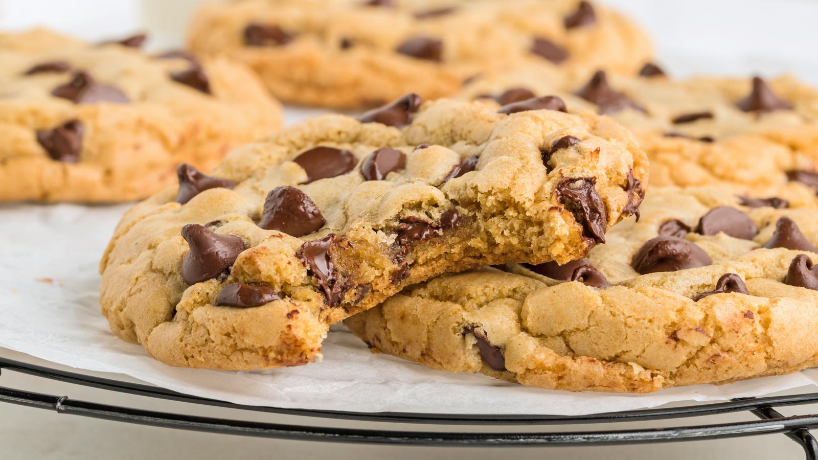 chocolate-chip-cookies-with-oil-horizontal-picture - Texanerin Baking