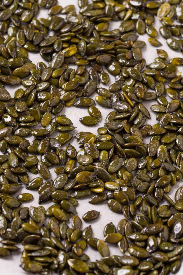 Roasted Pepitas (so quick, easy and poppable!) - Texanerin Baking