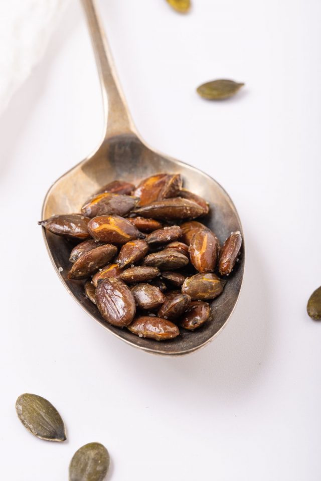 Roasted Pepitas (so quick, easy and poppable!) - Texanerin Baking